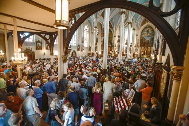 Mass Mobs: 'Flashy' Gimmick or Exciting Trend? - PrayTellBlog